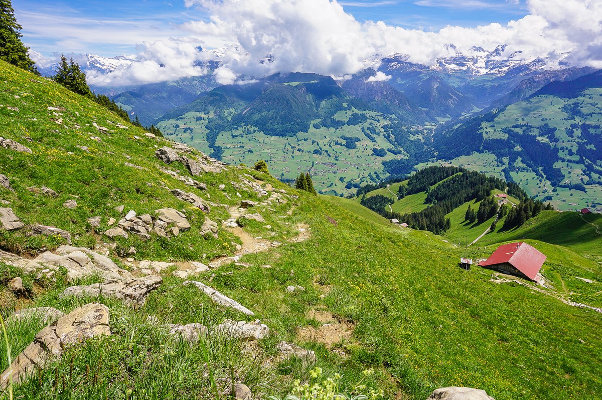 Die Schweizer Pyramide: Wanderung vom Niesen Kulm zur Mittelstation ...