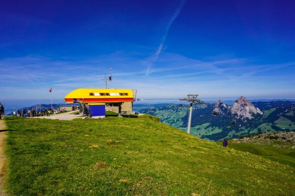 Stoos: Wandern auf dem Gratwanderweg Klingenstock - Fronalpstock ...