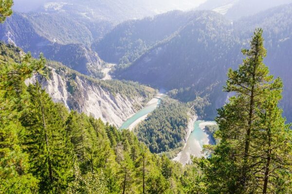 Lake Caumasee & Swiss Grand Canyon: hiking to the Il Spir viewpoint ...